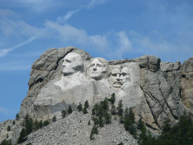 Mount Rushmore + Crazy Horse – The Adventures of Bessie the MINI